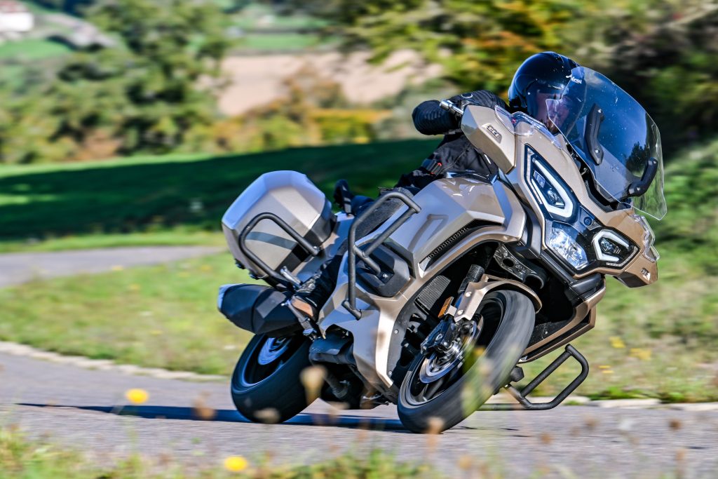 Mash GT750 ‘politiemotor’ duikt op in de Lage Landen - Kicxstart